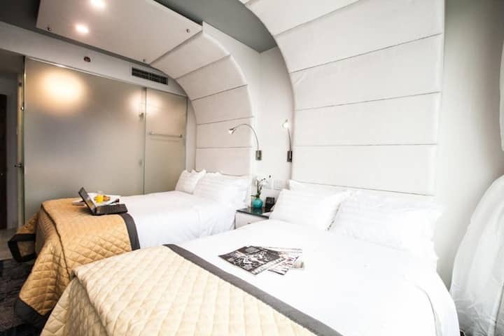 Relax In Chic Room W/ Stunning Manhattan Views - Brooklyn, NY