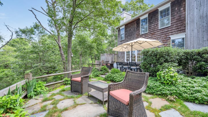 Charming East Hampton Cottage With Lush Gardens - East Hampton, NY
