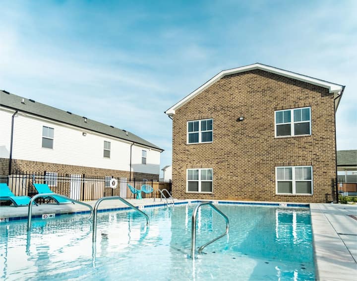 Arte Luxury Townhomes O5 I Comfy 2 Bed 2.5 Bath - Clarksville, TN