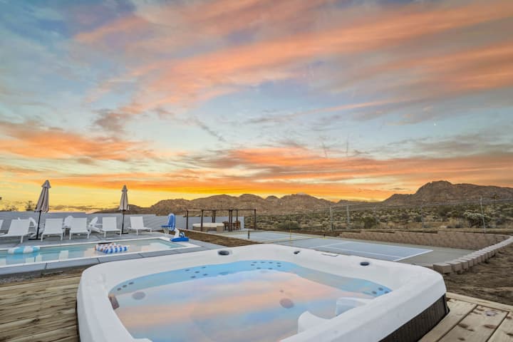 New Luxury Fun Oasis: Pool+pickleball+game Room - Joshua Tree, CA
