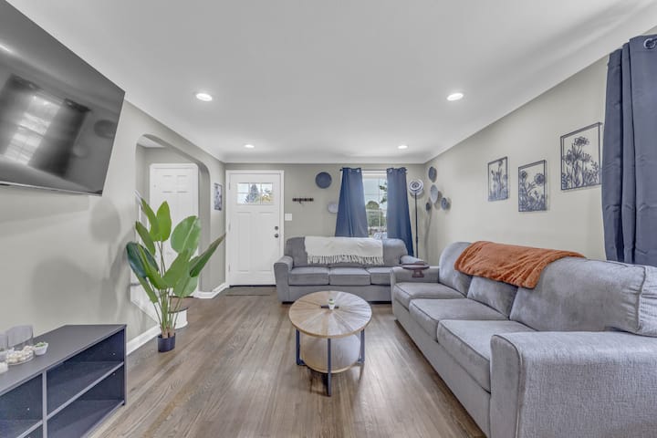 Brooklyn Townhome|updated Kitchen|sleeps 4 - Parma, OH
