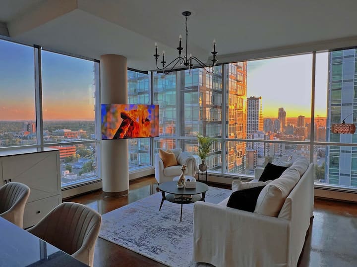 Summit Mountain & City Views Beltline - Alberta