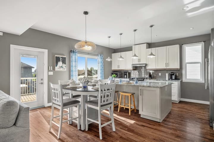 Luxe & Lake 6br Getaway Hot Tub Near The Lake - Sylvan Lake, AB
