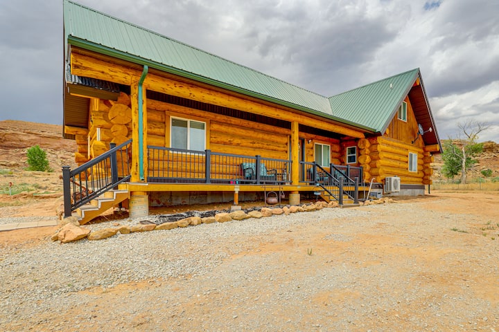 < 2 Mi To Skinwalker Ranch: 'Rustic Cliff' Retreat - Ballard, UT
