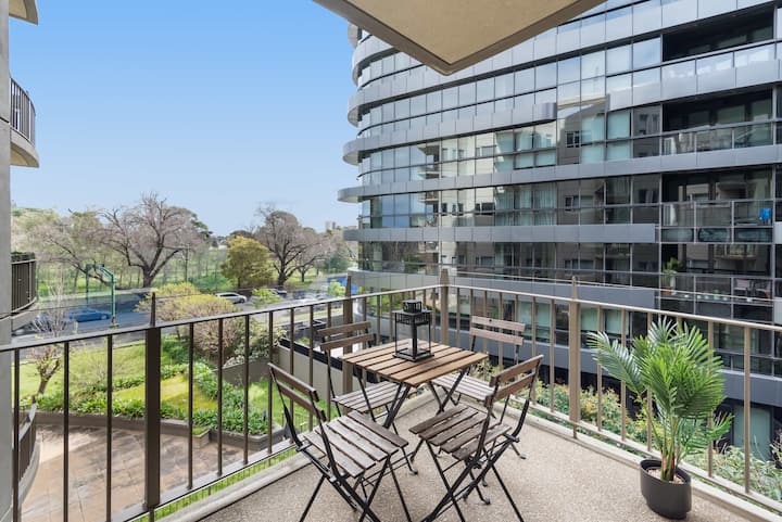 Stunning Large 2bd Parkside Apartment With Parking - Melbourne