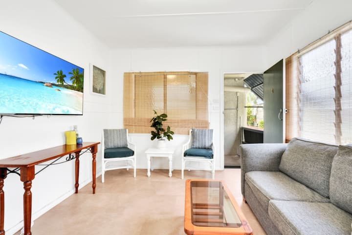Grey Whale Anchor Inn U2 - Cairns