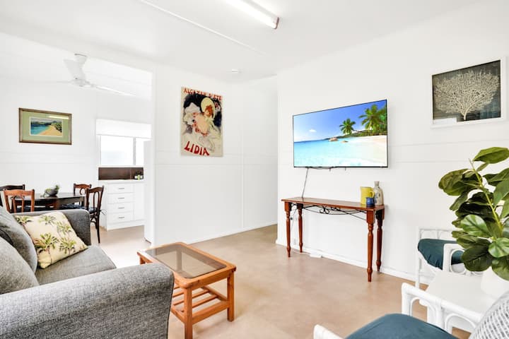 Grey Whale Anchor Inn U2 - Cairns