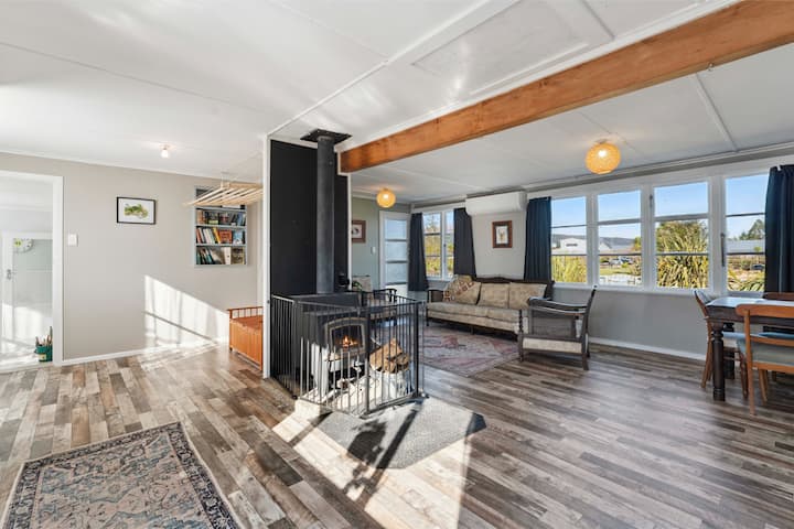 The Flax Cottage - National Park Holiday Home - National Park - New Zealand