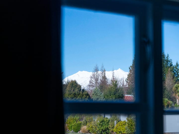 The Flax Cottage - National Park Holiday Home - National Park - New Zealand