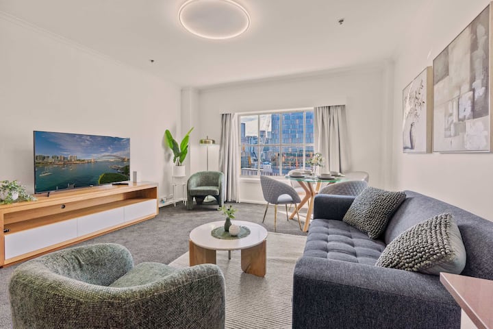 1 Bedroom Apartment With City Skyline Views - Surry Hills