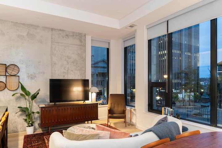 *New Designer Mid-century Modern 2b/2b - Halifax