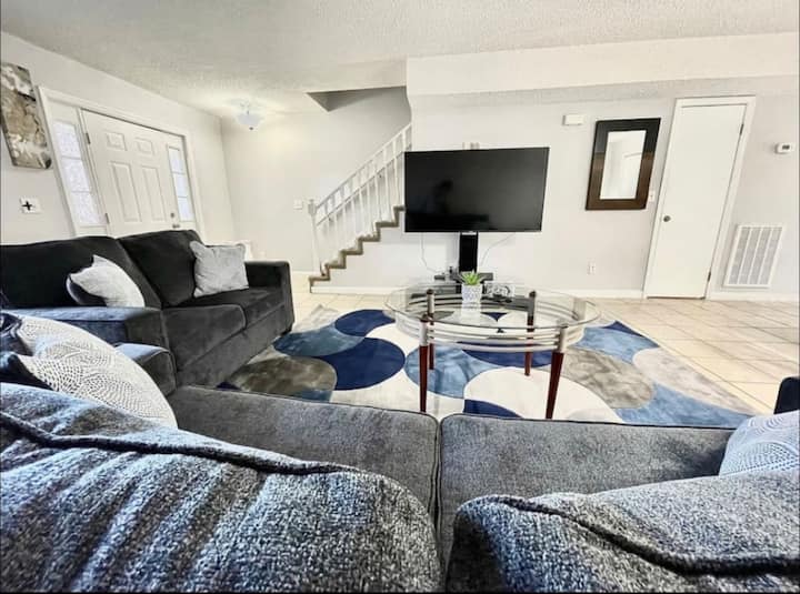 2 Calm Units • Perfect For Groups • With Parking - Nashville