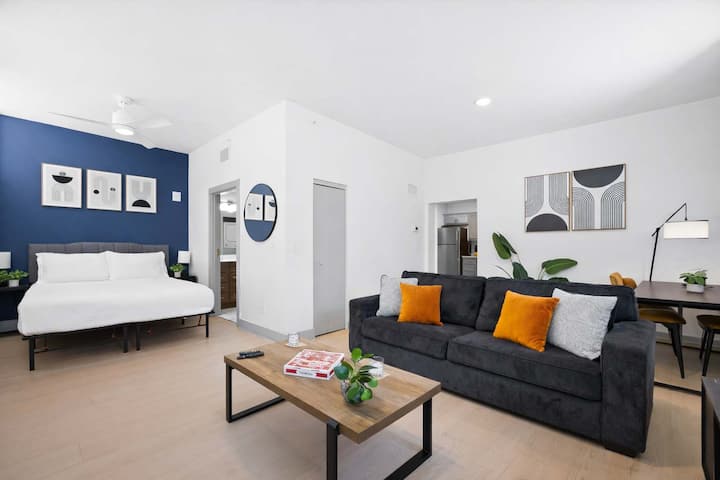 Stylish Studio In Louisville's Medical District - Louisville, KY