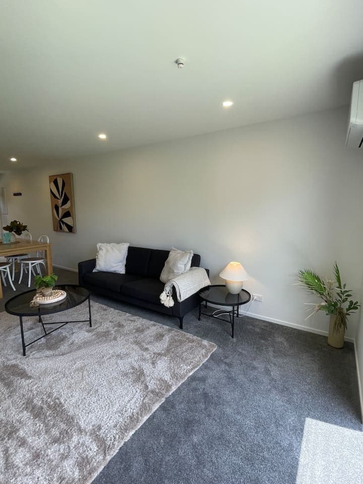 Quiet 2br Hideaway On Te Kanawa Crescent - Auckland