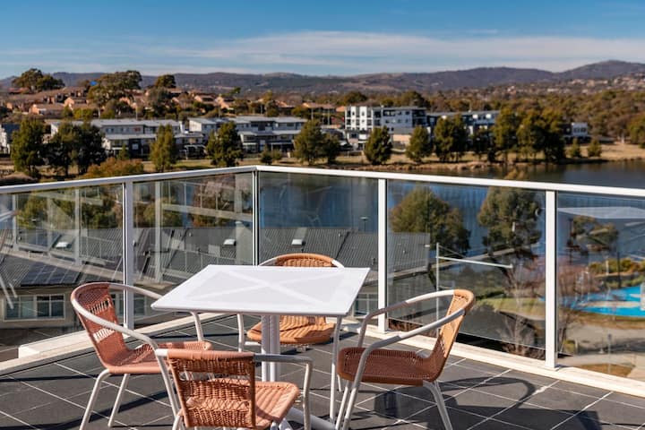 Modern Escape With Lake And Mountain Views - Canberra