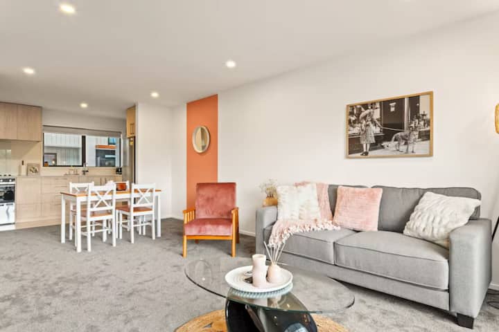 Modern Comfort 2br On Carrington Road - Auckland
