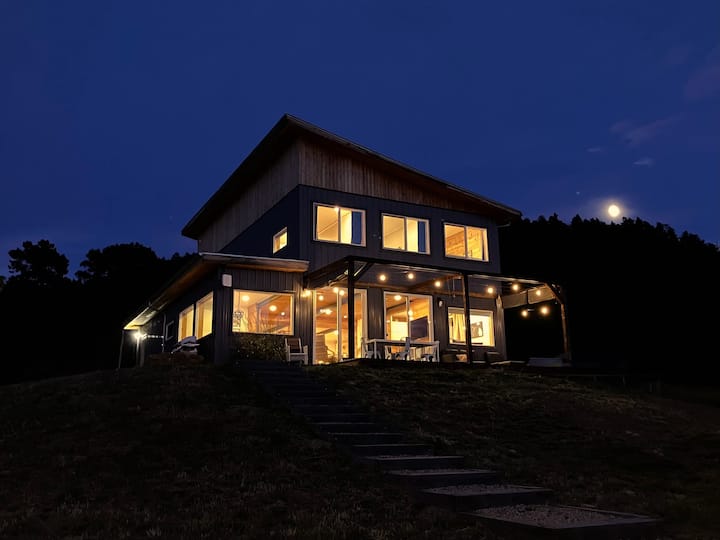 Views! Nature! Close To I25! Entire Home! Hot Tub! - United States