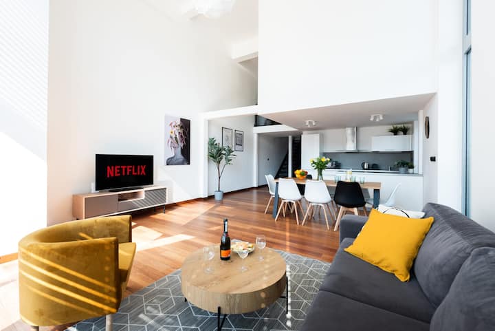 Stylish Penthouse Featuring A Terrace In Prague - Praga