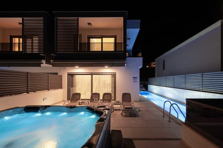 Villa Celestar With Heated Pool - 마카르스카