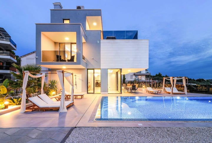 Villa Luxleon With Pool - Primošten