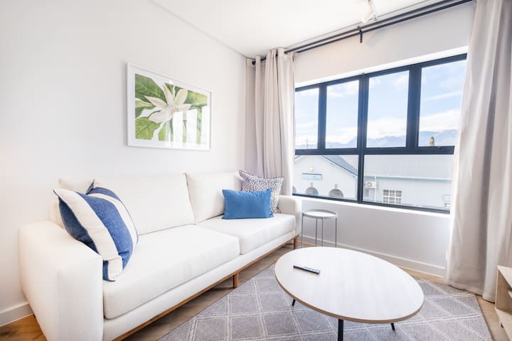 137 Paarl Studio With Onsite Parking & Comforts - Paarl