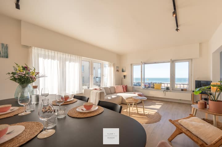 The Corner Floor, Front Row Seaview And Parking - Ostende