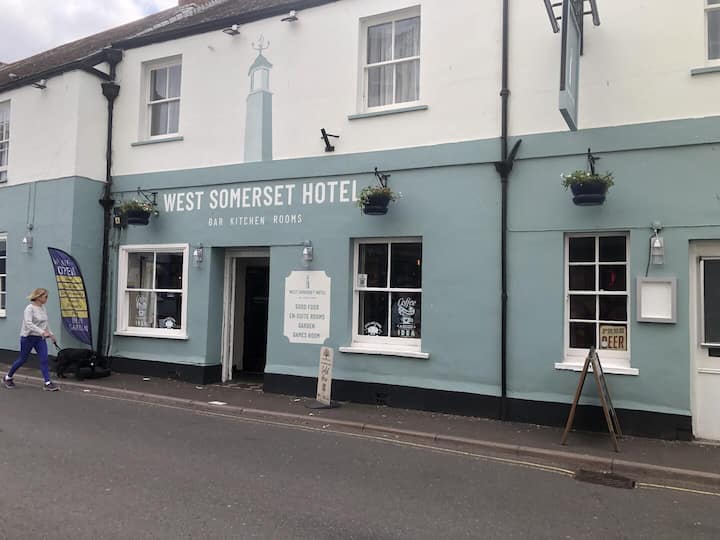 Double-exécutif-douche-vue Sur La Cour - Watchet