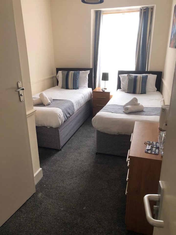 Standard Family Room With En-suite Shower Rm5&7 - Watchet