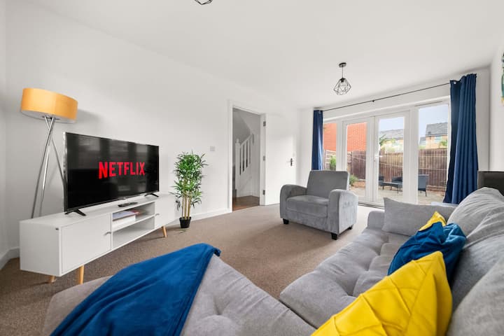 Business Stays | 3 Bed 2 Bath Home With Parking! - Reading