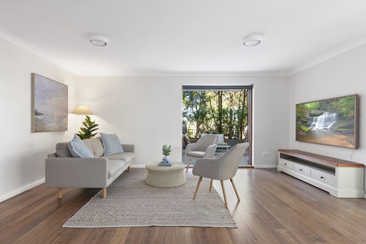 Stylish 3-bed Newport Stay With Balcony - Scotland Island