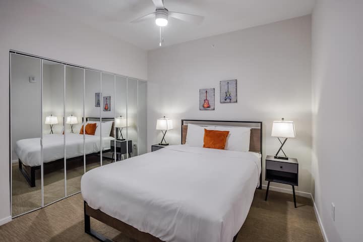 Cozysuites Stylish Sky Central #23 - Covington, KY