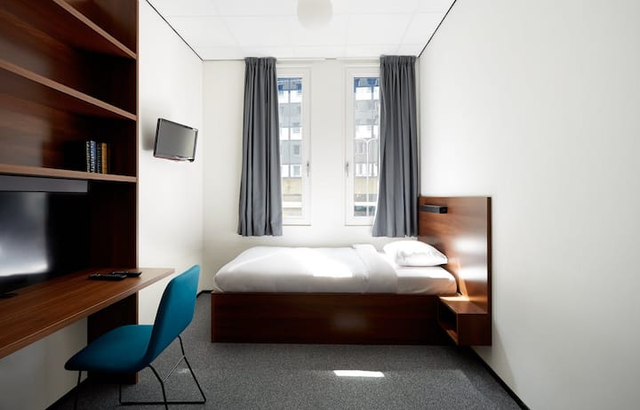Room At The Social Hub Hotel With Restaurant - Rotterdam