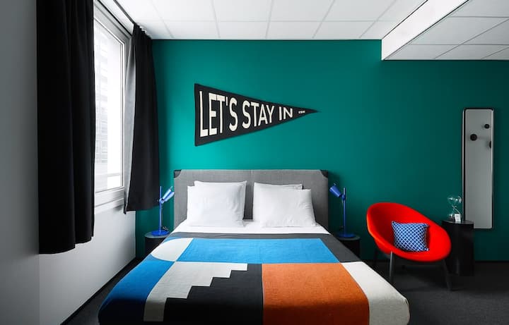 Bedroom At The Social Hub Hotel With Bar & Gym - Rotterdam