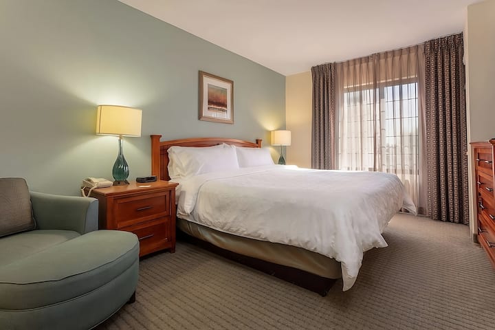 For Groups: 2 Spacious Rooms W/ 2br & Kitchen, Pet - Anaheim, CA