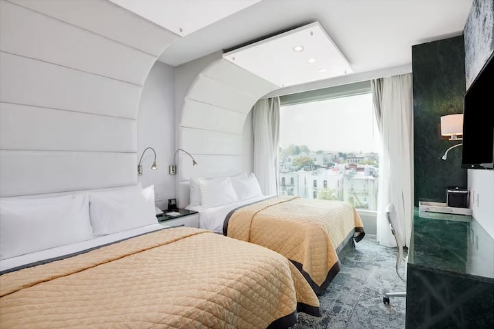 Wyndham Brooklyn | Dlx 2 Doubles | Near Top Spots - Brooklyn, NY