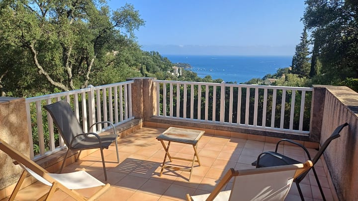 Villa Familiale Dans Un Domaine Arboré Proche Mer - Cap Estérel