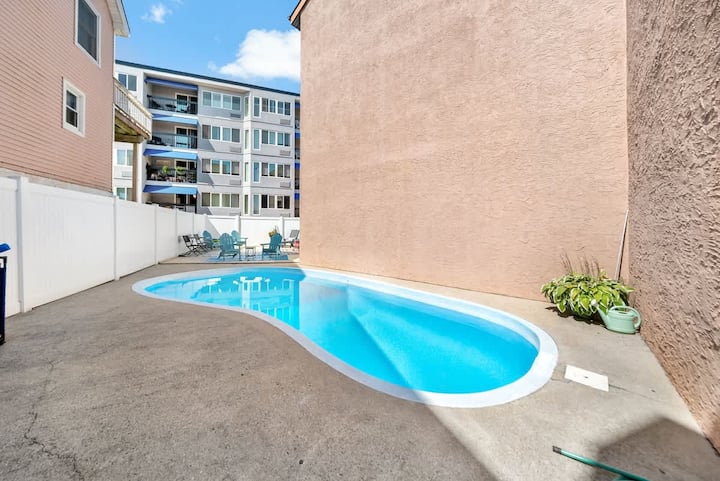 Bi-level Loft W/ Outdoor Pool On Beach Block - Brigantine, NJ