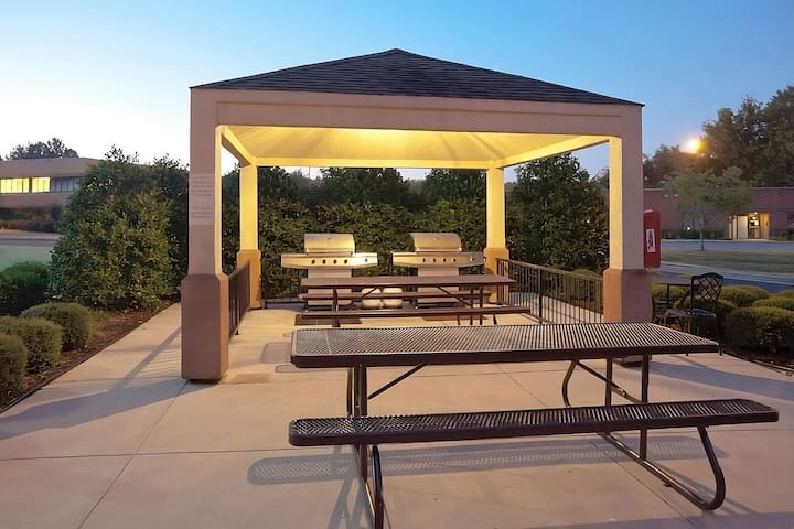 2 Budget-friendly Units Off Route 45 W/ Kitchen - Gurnee, IL
