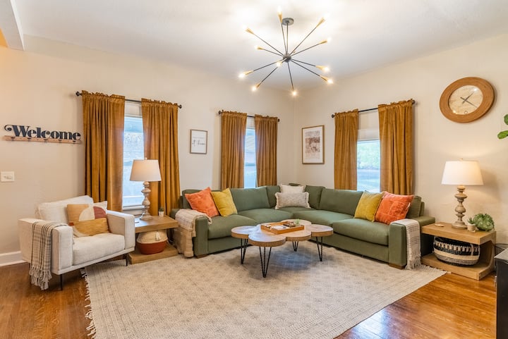 Spacious 3br/3ba Westport Home | House 28 - Kansas City