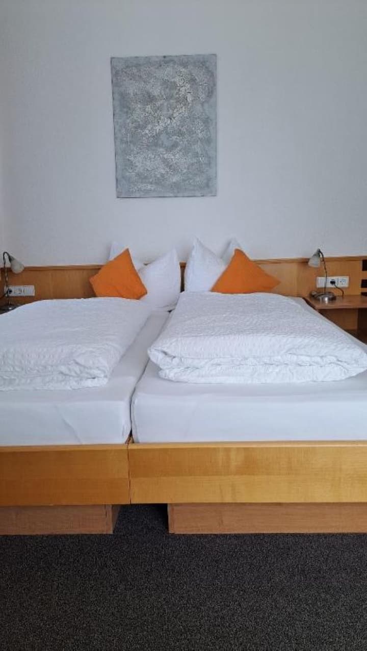Double Or Twin-comfort-private Bathroom - Böblingen