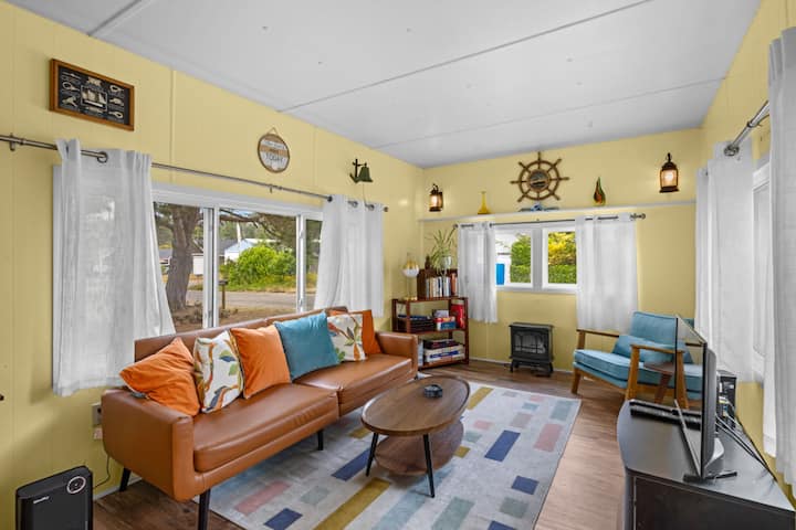 Anchors Away | Dog Friendly Retro Retreat - Rockaway Beach, OR