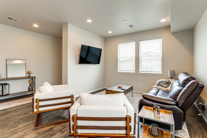 Golf, Hike & Explore: Family Retreat In Denver - Denver, CO