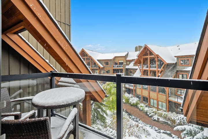 Fireplace & Patio By Rockies: Hot Tub Relaxation - Canmore