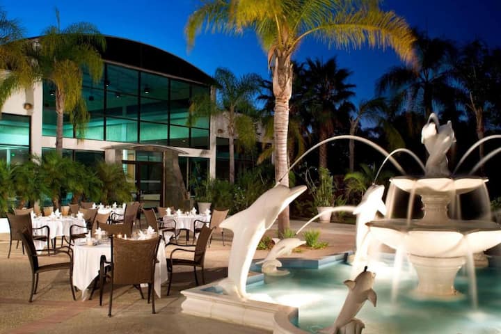 Quick Drive To Beach + Pool. Gym & Dining - San Diego, CA
