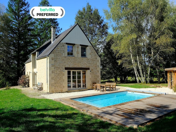 Maison De Campagne Située Avec Piscine Chauffée - Auriac