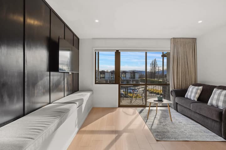 Charming Wānaka Apartment With Free Parking - Wanaka