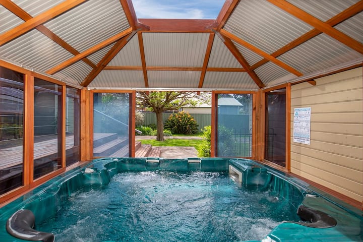 Shoalhaven Shores - Pet Friendly House With Spa - 傑維斯灣