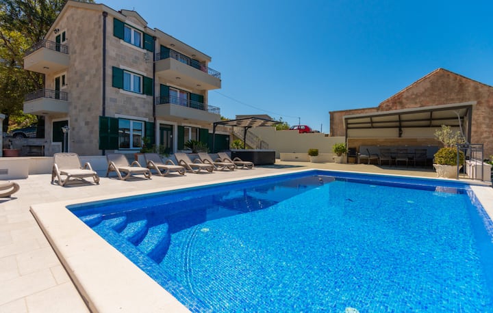 Villa ŠEstic-makarska By Villas Guide - Tučepi