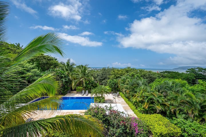 Spacious La Perla Condo With Terrace And Views - Tamarindo