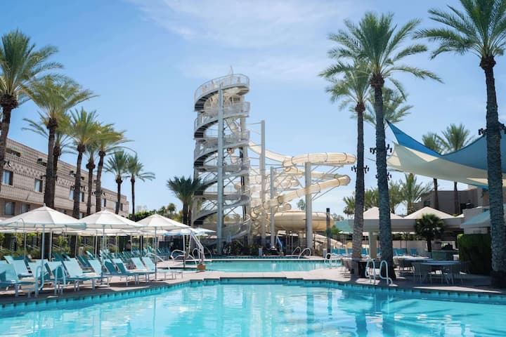 Luxe Biltmore Escape | Access To 7 Pools + Golf - Phoenix, AZ